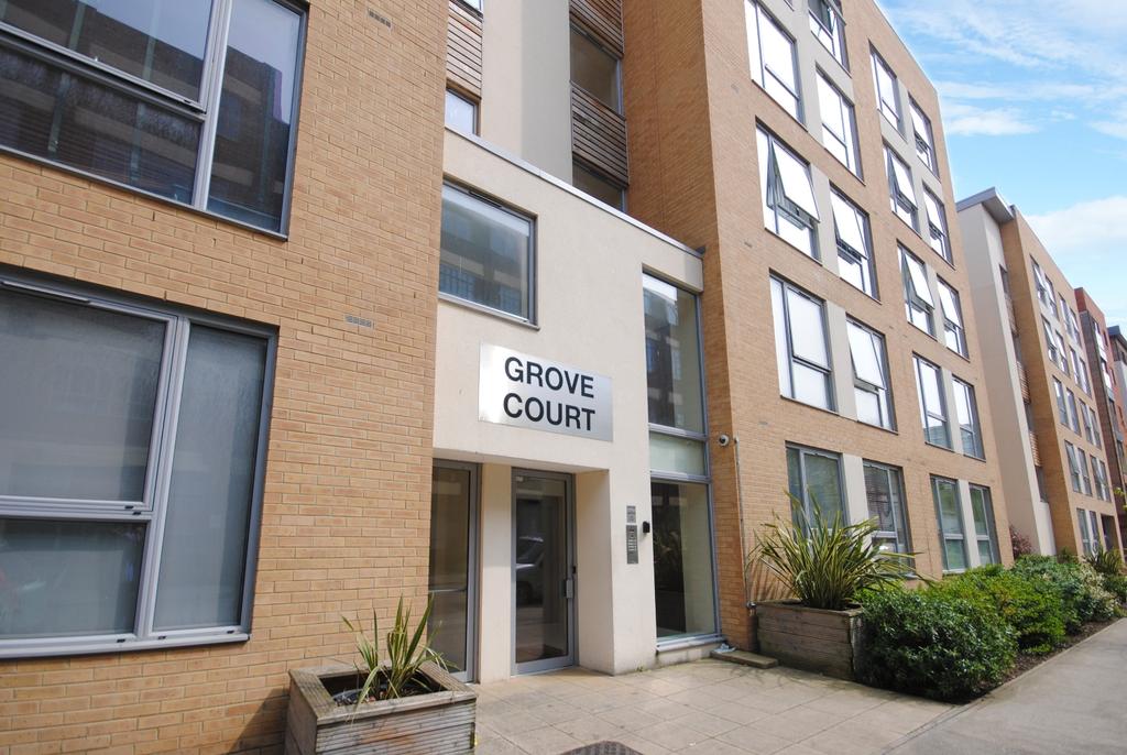 Peckham Grove London SE15 2 bed flat - £1,495 pcm (£345 pw)