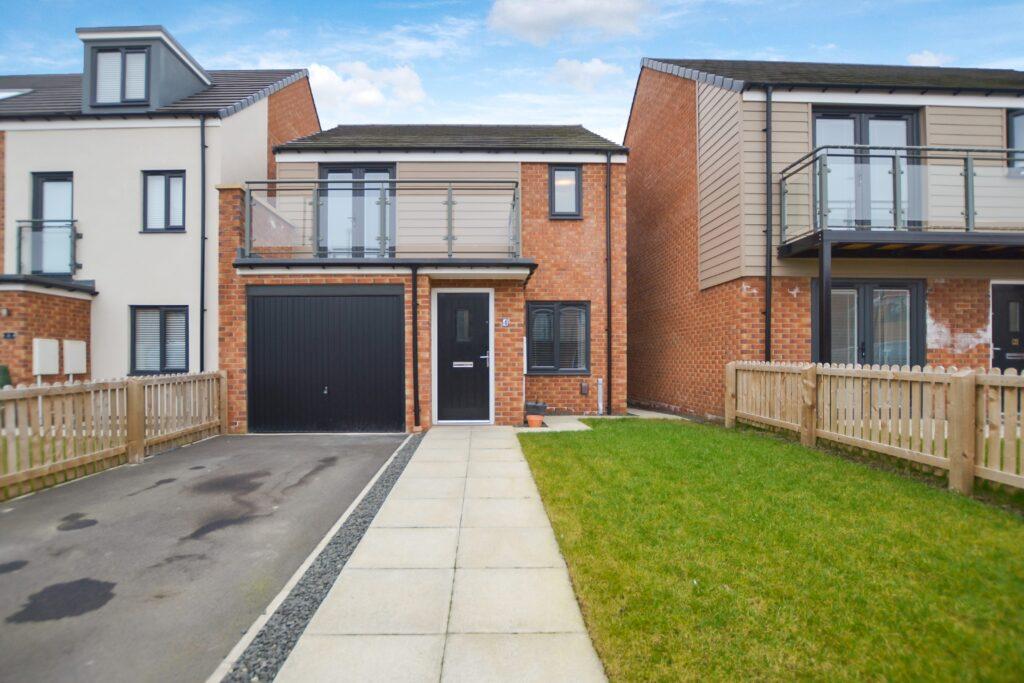 3 Bedroom Detached House for Sale on... 3 bed detached house - £225,000