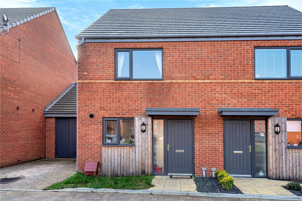 Empire Walk, Bordon, Hampshire, GU35 2 bed semi-detached house - £300,000