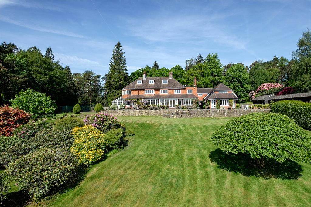 Hindhead Road, Hindhead, Surrey, GU26 6 bed character property - £2,650,000