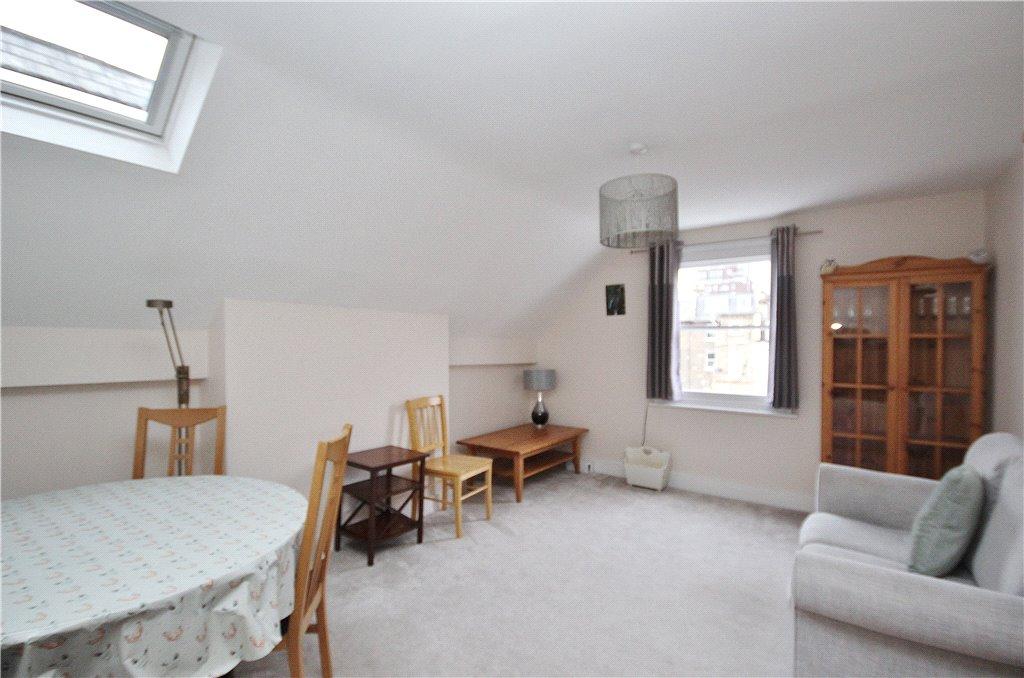 Werter Road, Putney, SW15 1 bed apartment - £1,400 pcm (£323 pw)