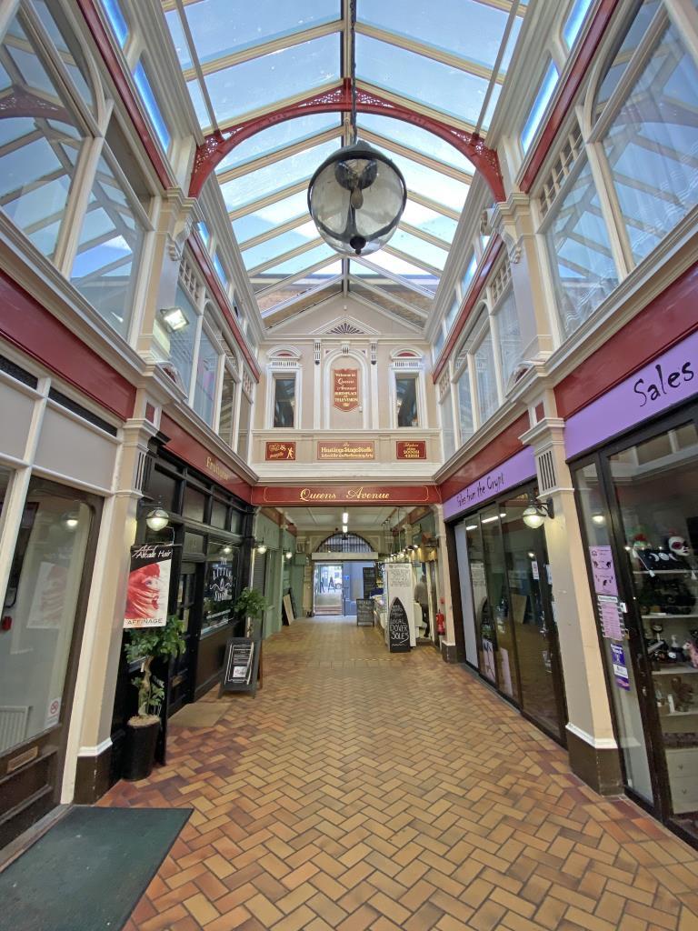 Queen's Arcade, Queens Avenue... Retail property (high street) - £325,000
