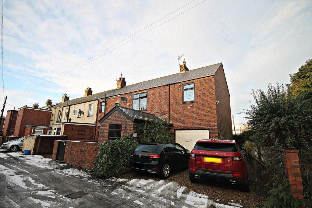 Plantation Terrace, Fir Tree, Crook 3 bed end of terrace house - £150,000