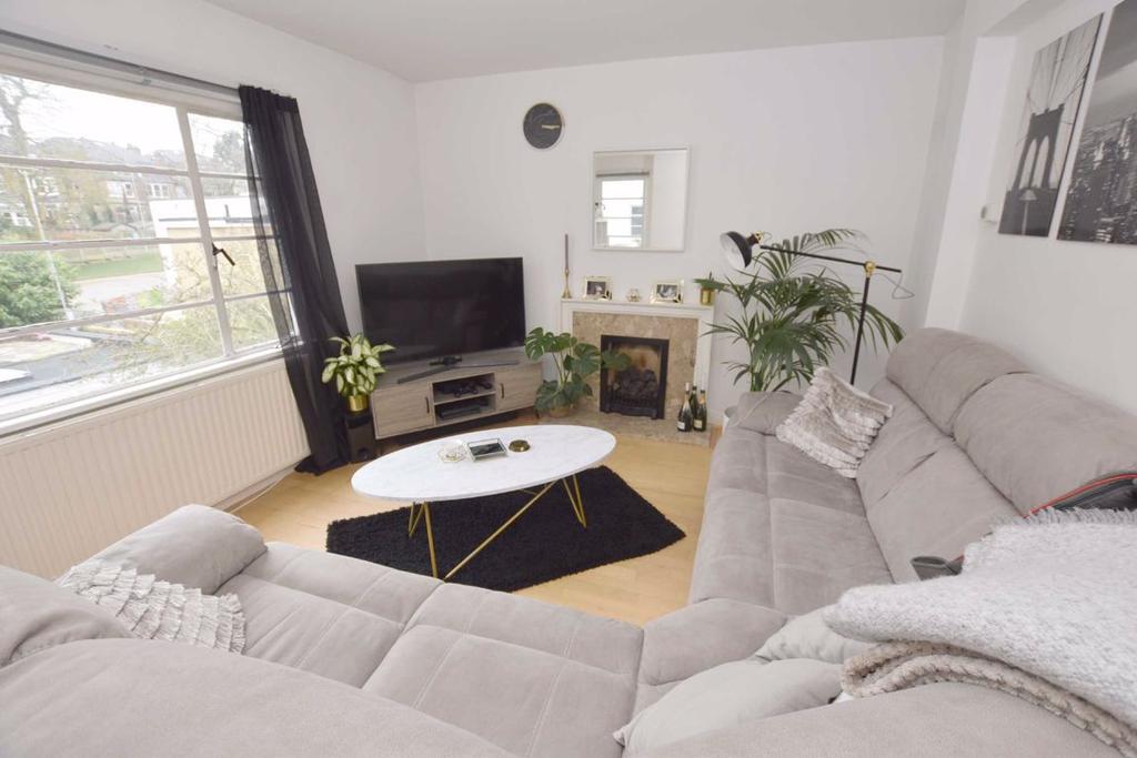 Pages Lane, Muswell Hill, London, N10 2 bed flat - £1,495 pcm (£345 pw)
