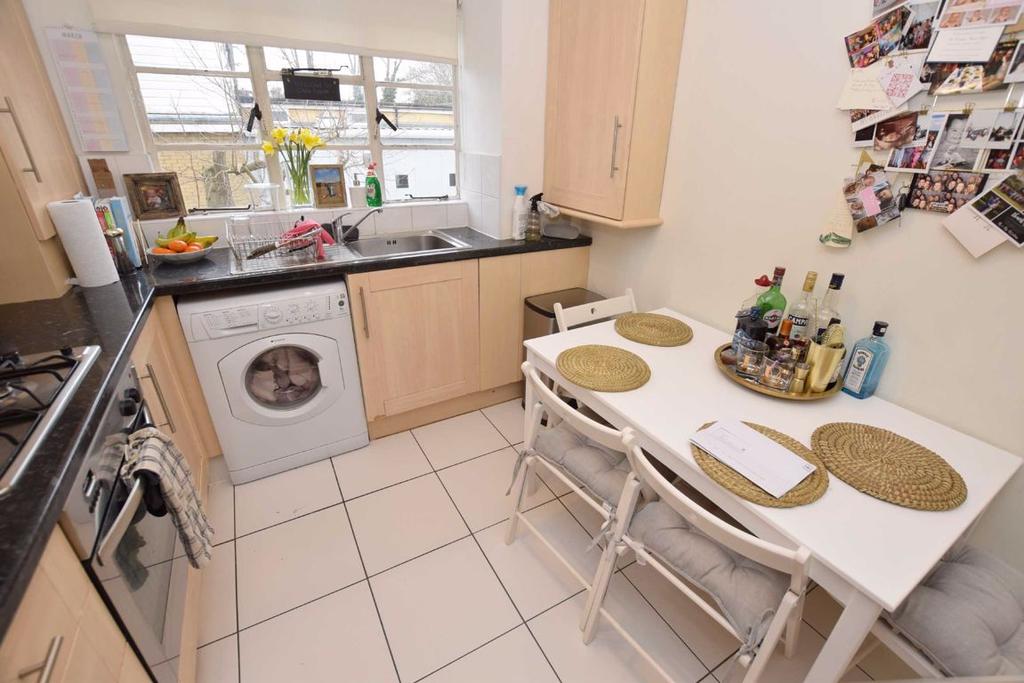 Pages Lane, Muswell Hill, London, N10 2 bed flat - £1,495 pcm (£345 pw)