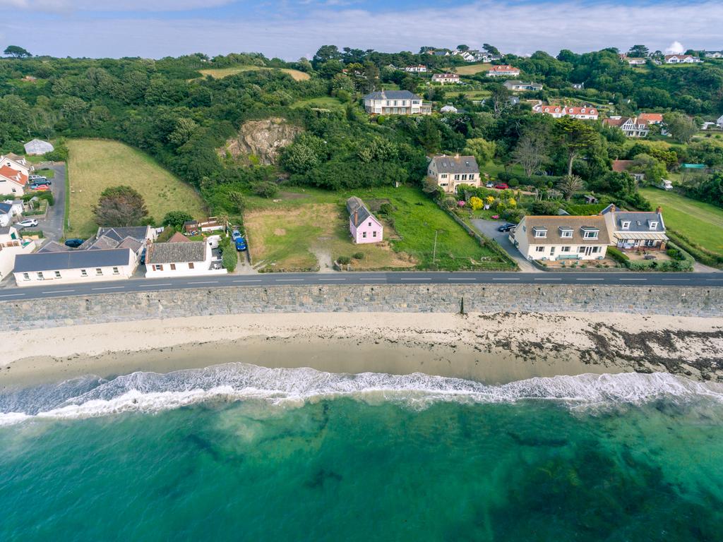 Route de la Lague, Guernsey 2 bed detached house - £1,250,000