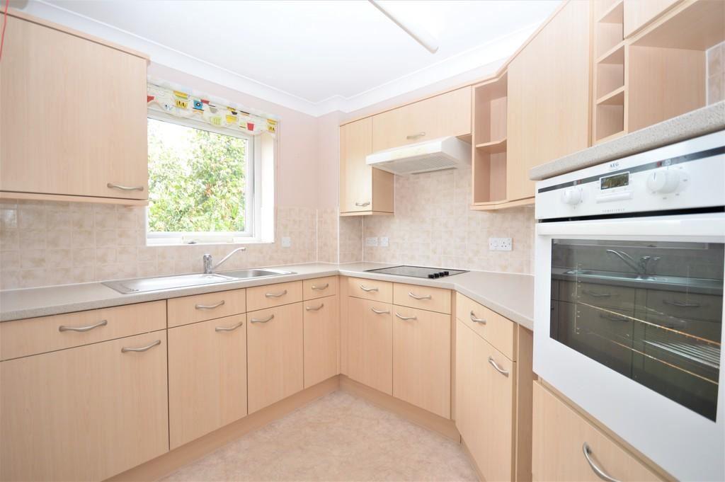Stanley Road, Kent, Folkestone, Kent, CT19 4RL 1 bed flat - £22,000