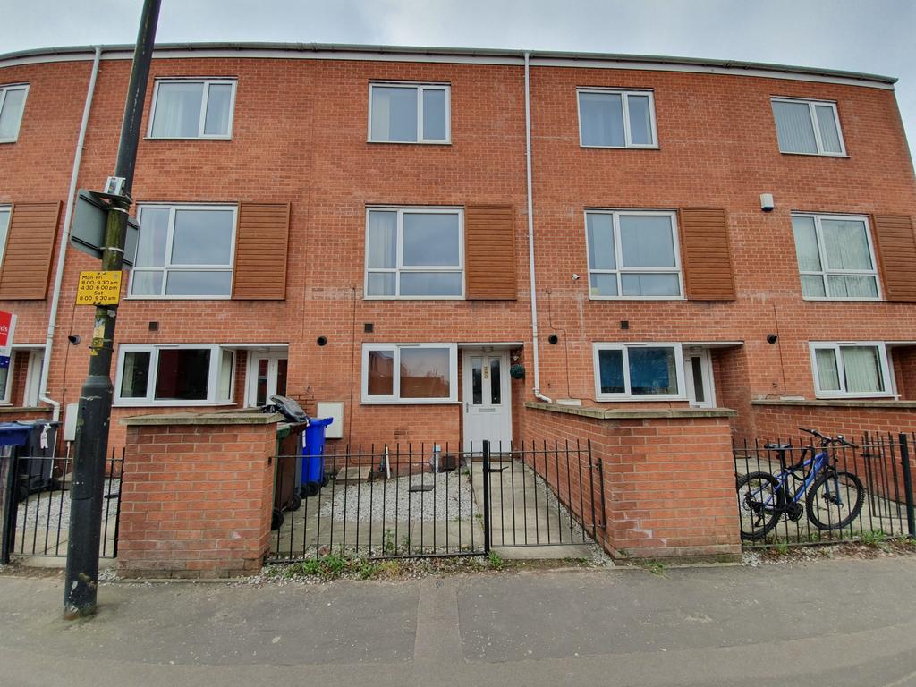 Stockport Road, Manchester, M13 4 bed terraced house - £1,350 pcm (£312 pw)