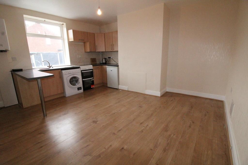 Upper Batley Low Lane, Birstall, Batley 2 bed cottage - £550 pcm (£127 pw)