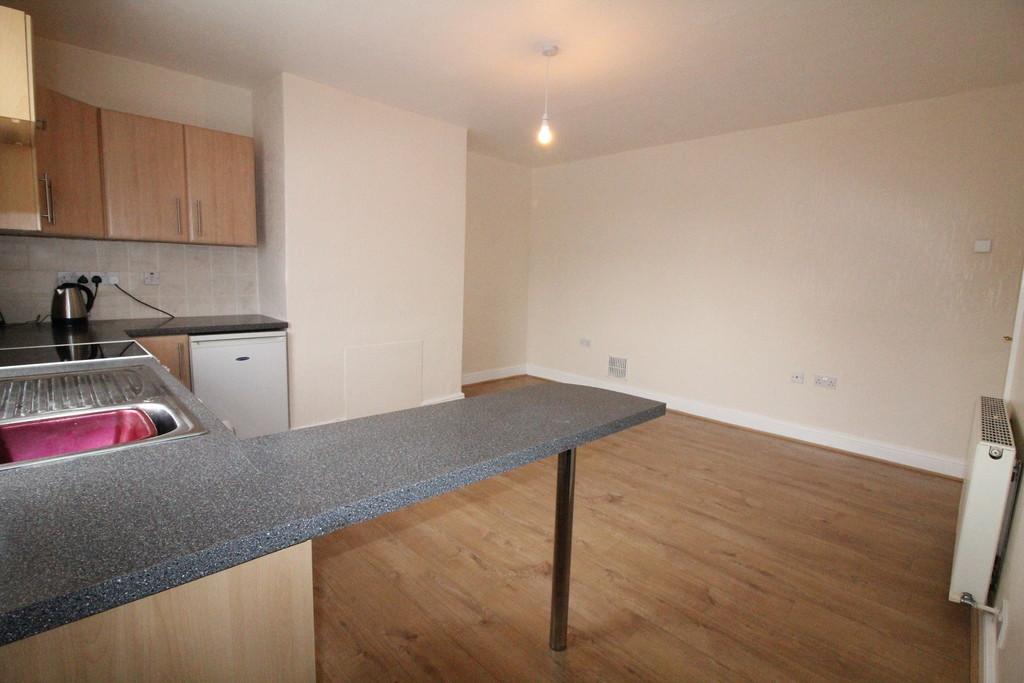 Upper Batley Low Lane, Birstall, Batley 2 bed cottage - £550 pcm (£127 pw)