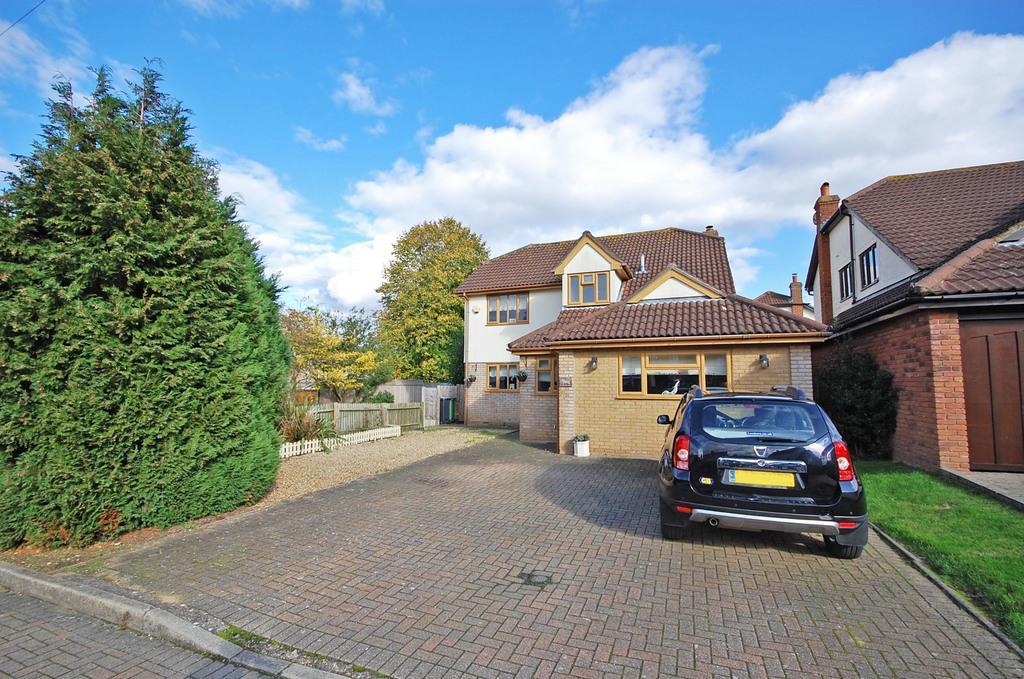 Elm Walk, Rayne, Braintree, CM77 4 bed detached house - £400,000