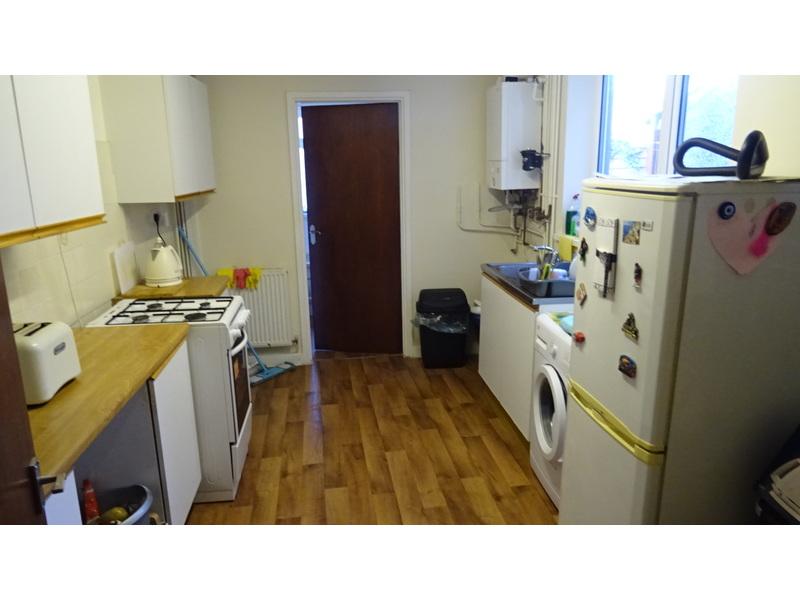 Railway Street, Splott, Cardiff 1 bed flat - £530 pcm (£122 pw)