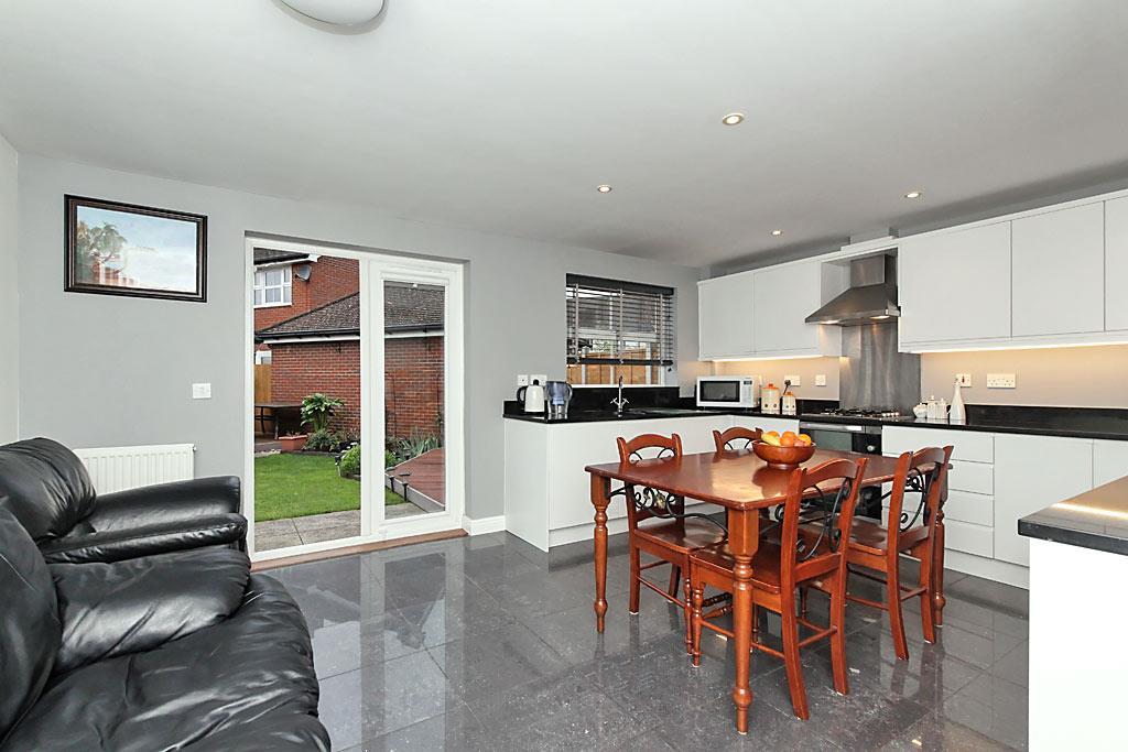 Rose Walk, Sittingbourne, ME10 5 bed detached house - £475,000