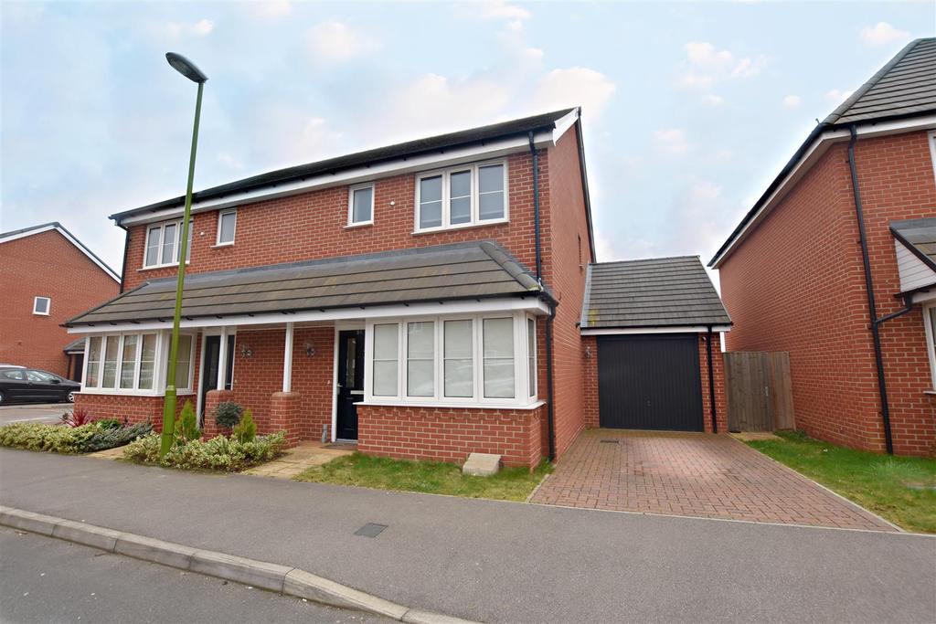 Cunningham Way, Leavesden, Watford 3 bed semi-detached house - £525,000