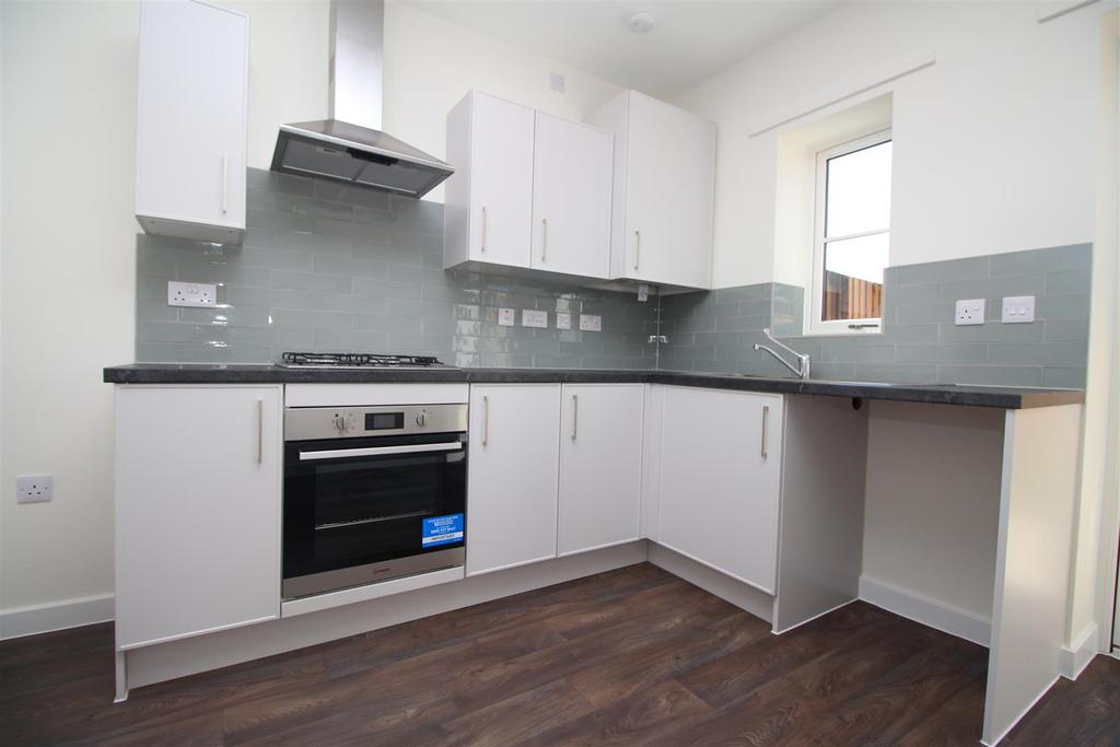 Perry Road, Nottingham 2 bed terraced house - £725 pcm (£167 pw)
