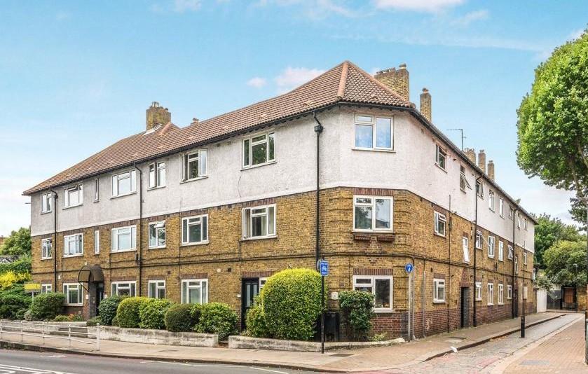 Latchmere Road, Battersea, SW11 2DU 1 bed flat - £1,200 pcm (£277 pw)
