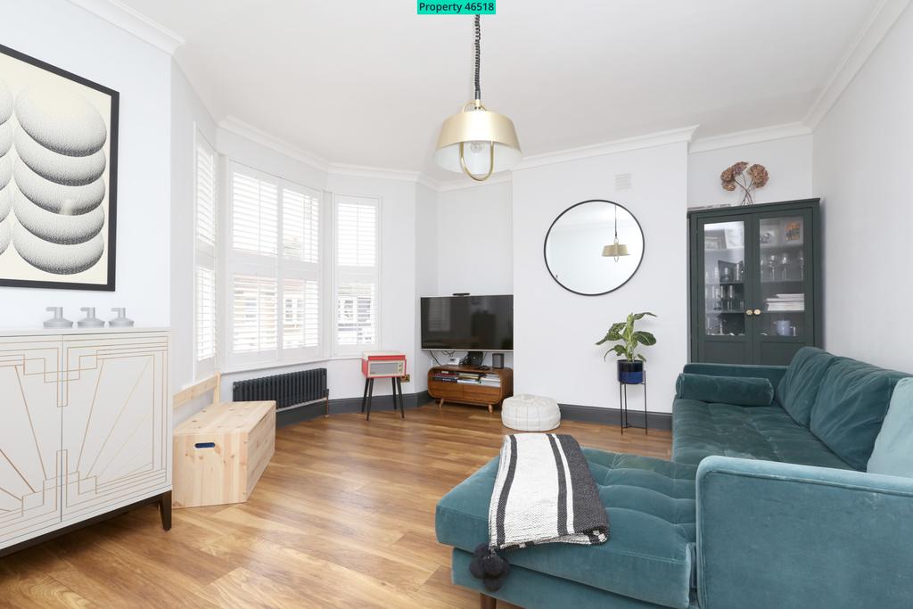 Grove Green Road, London, E11 4EL 2 bed flat - £390,000