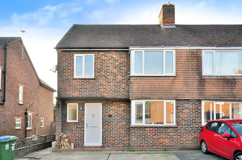Horsham, West Sussex, RH13 3 bed semi-detached house - £425,000