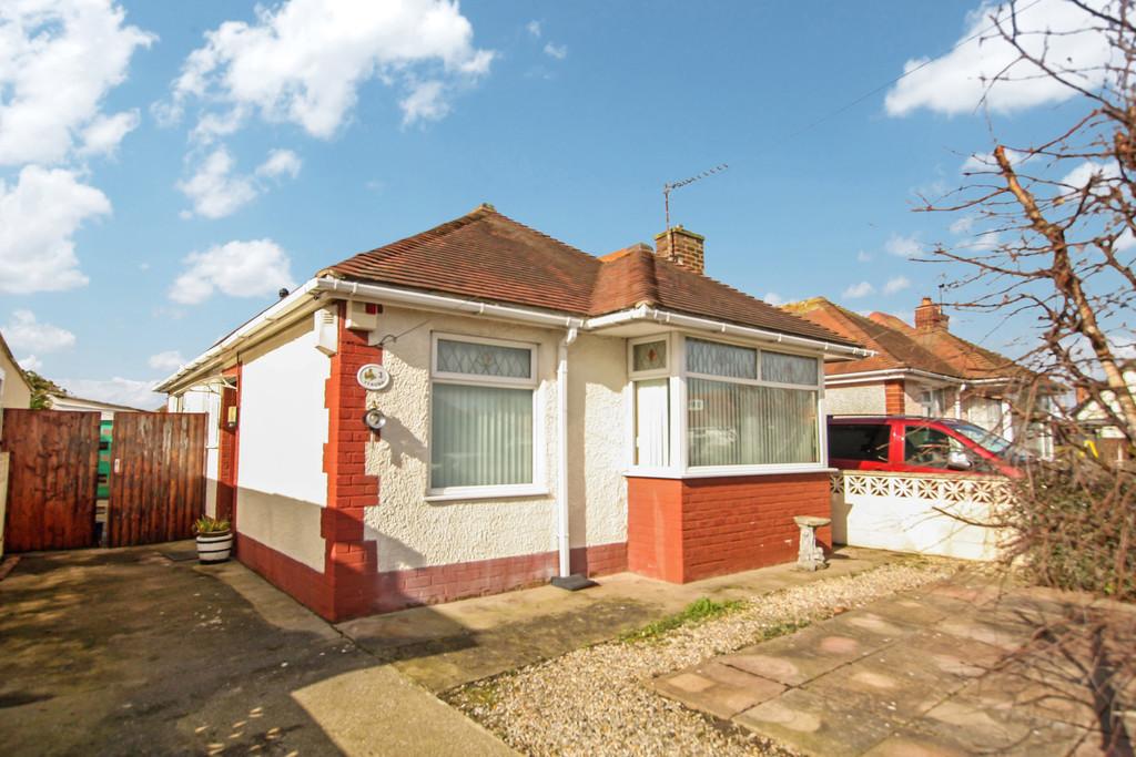 Clive Avenue, Prestatyn 3 bed detached bungalow - £165,000