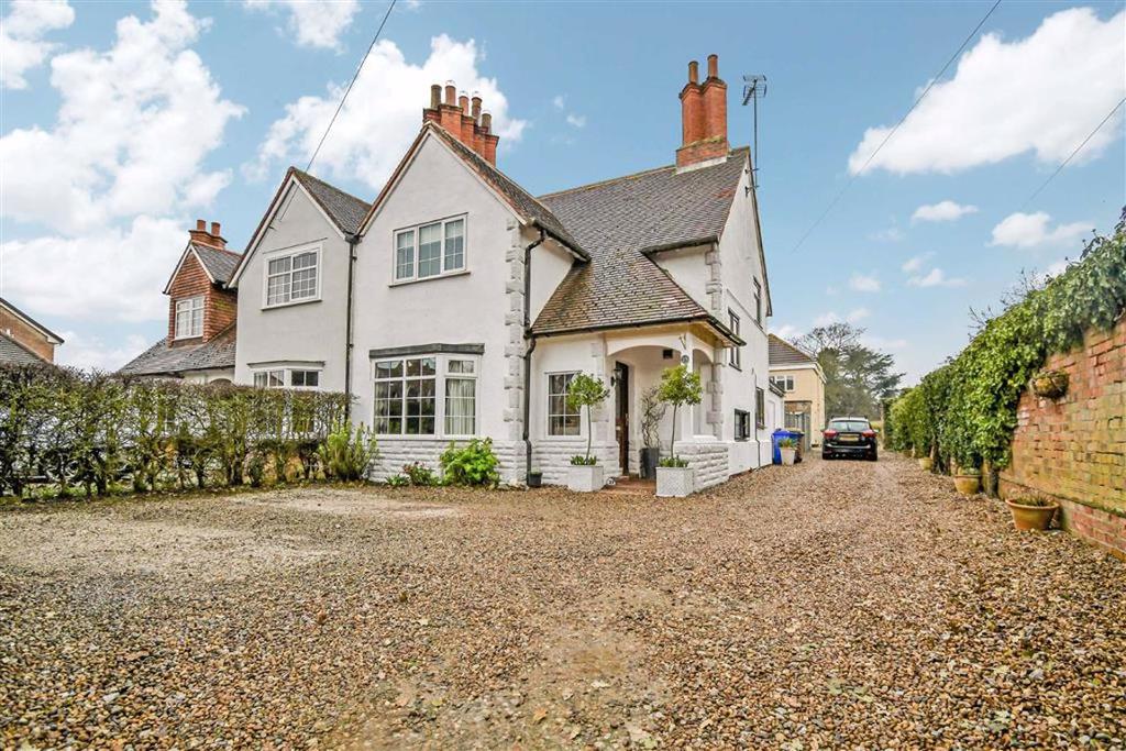 Main Street, Wawne, HU7 3 bed semi-detached house - £189,995