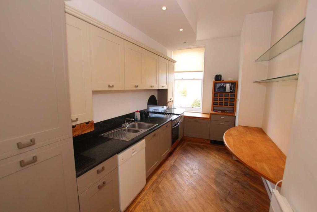 Buxton Road, Eastbourne, BN20 7LF 2 bed flat - £250,000