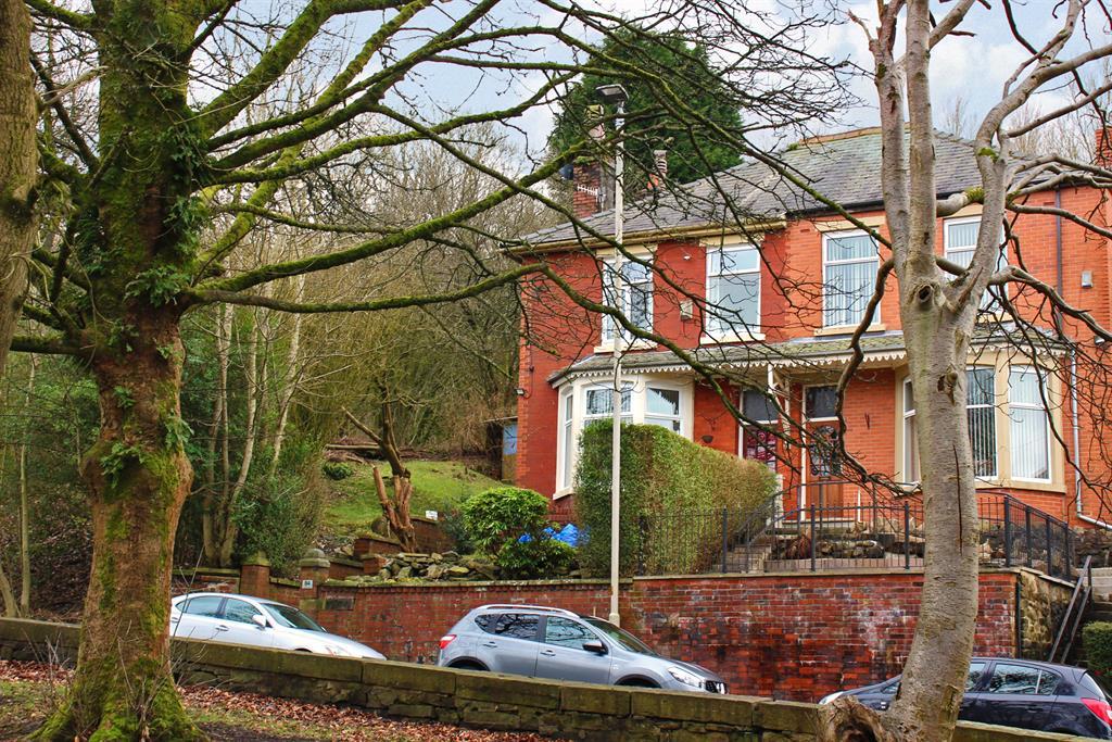 Queens Road, Blackburn, BB1 1QG 4 bed semi-detached house - £240,000