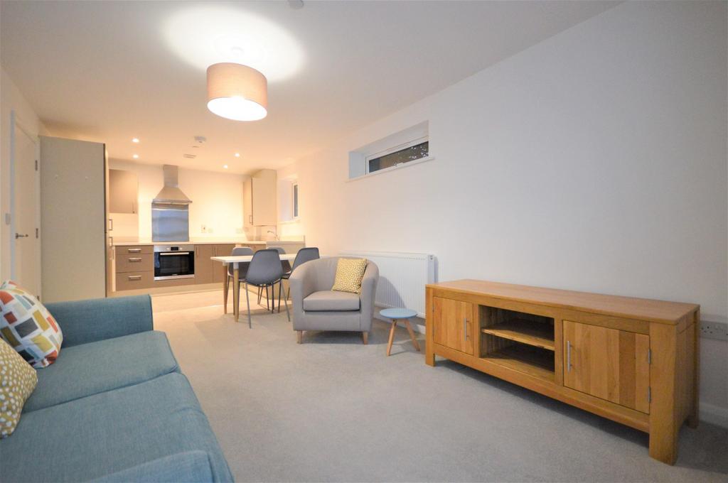 Woodall Court, 7 Whitestone Way... 2 bed flat - £1,250 pcm (£288 pw)
