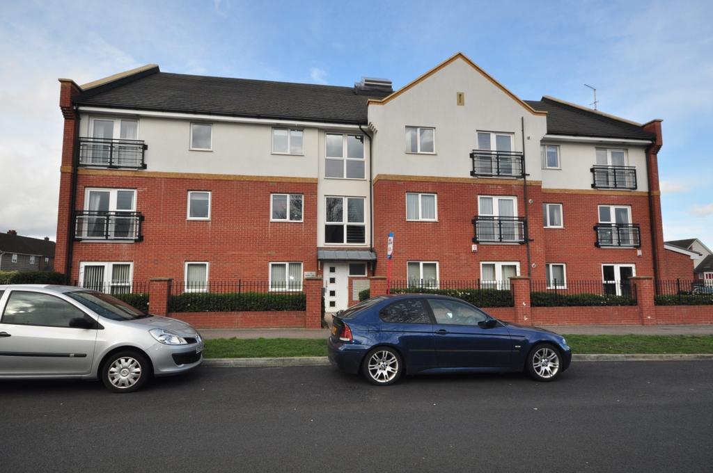 Hamilton Court, Powell Road, SS15 1 bed block of apartments - £925 pcm ...