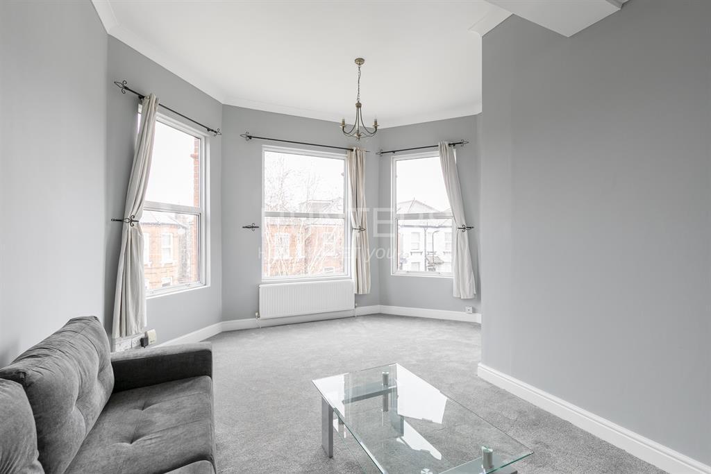 Manstone Road, London, NW2 3 bed apartment - £2,250 pcm (£519 pw)