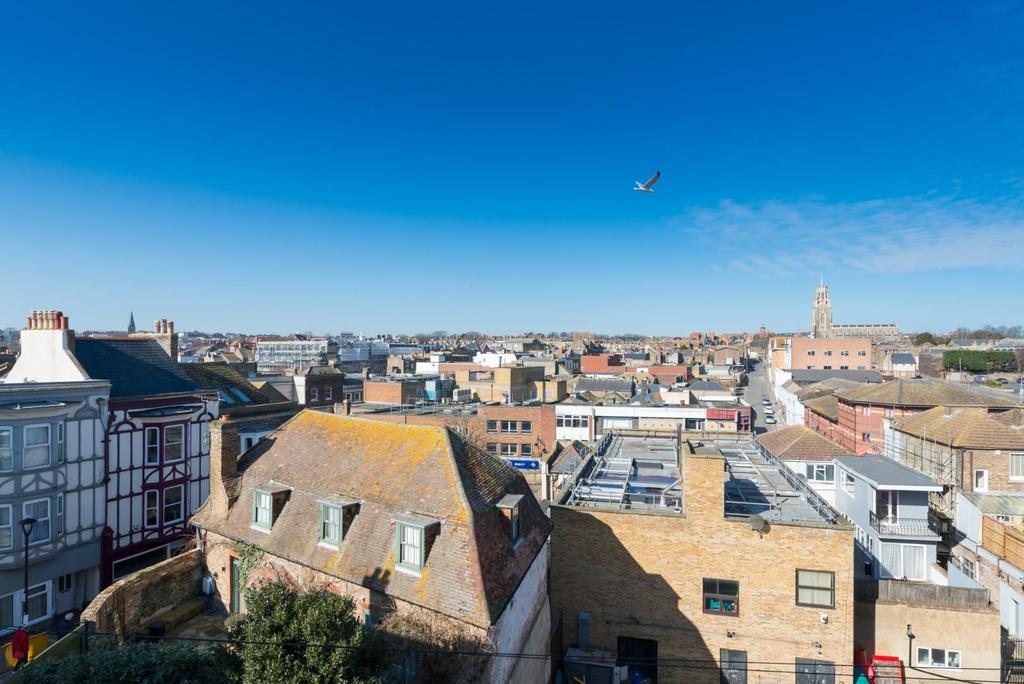 Camden Road, Ramsgate 2 bed flat - £125,000