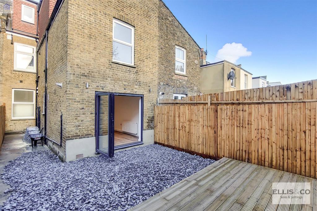 Chapter Road, Willesden, London, NW2 3 bed apartment - £625,000
