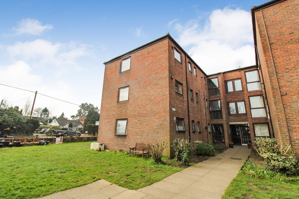 Greyhound Close, Aldershot, GU12 2 bed flat - £199,950