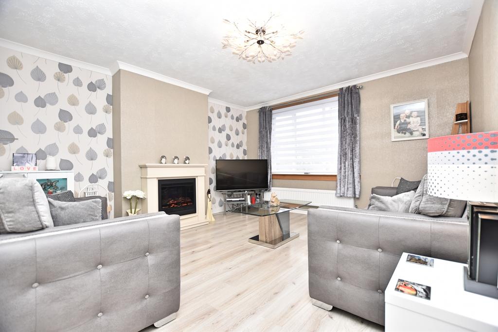 GRIEVE ROAD, GREENOCK 2 bed flat - £70,000