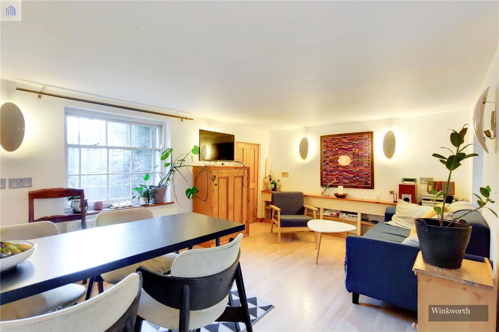 Clarence Place, London, E5 4 bed house - £3,300 pcm (£762 pw)