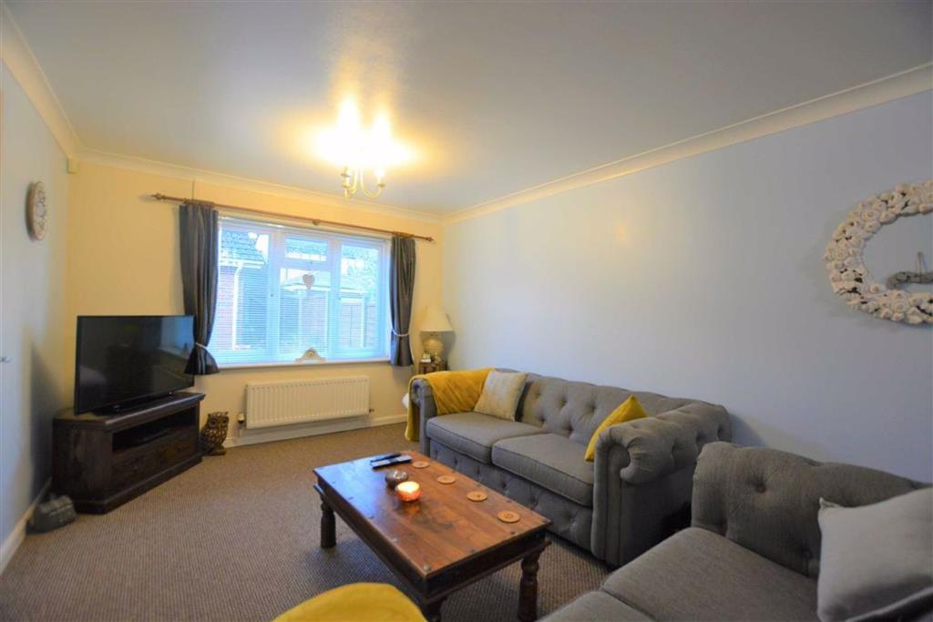 Hunts Grove View, Quedgeley 3 bed semi-detached house - £270,000