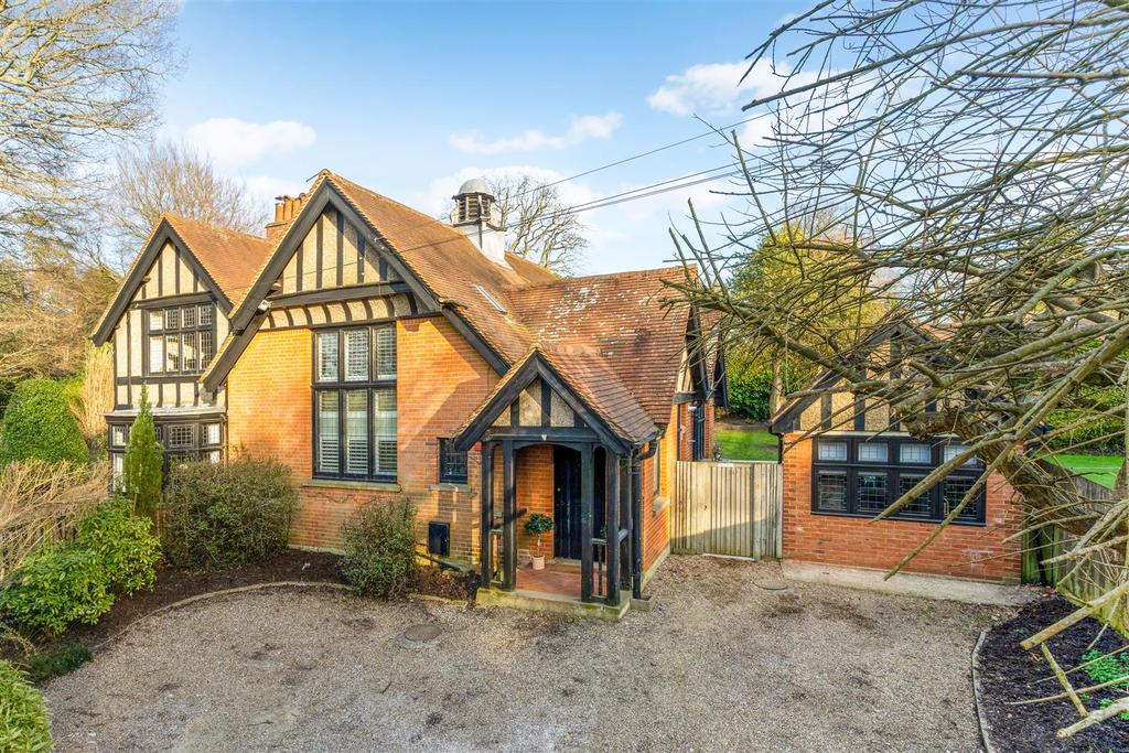 High Road, Chipstead 3 bed semi-detached house - £875,000