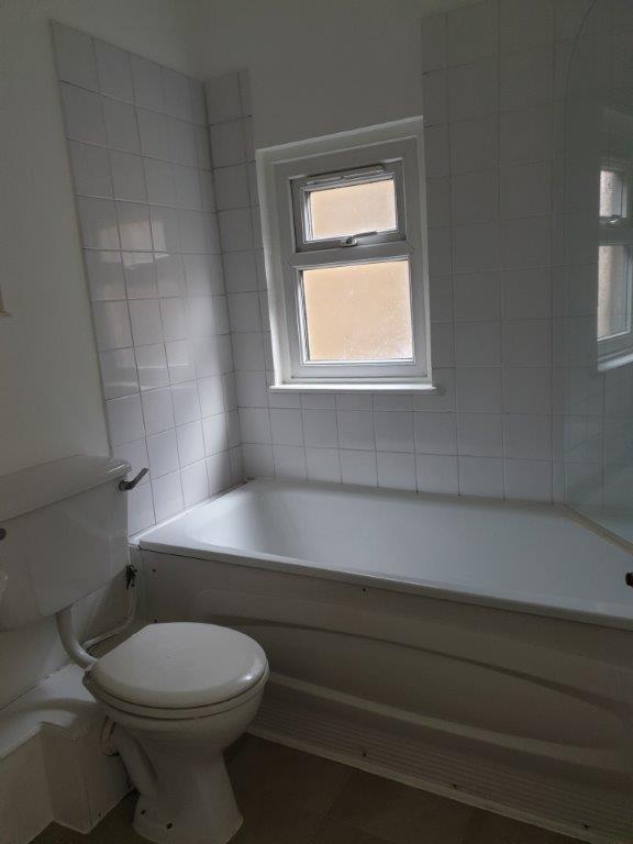 Dagnall Park, South Norwood/ Selhurst, London SE25 Studio - £750 pcm (£ ...