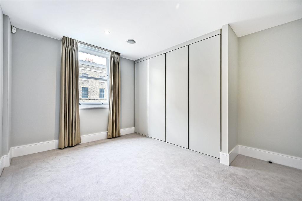 Cavalry Square, Chelsea, London 1 bed flat - £3,012 pcm (£695 pw)