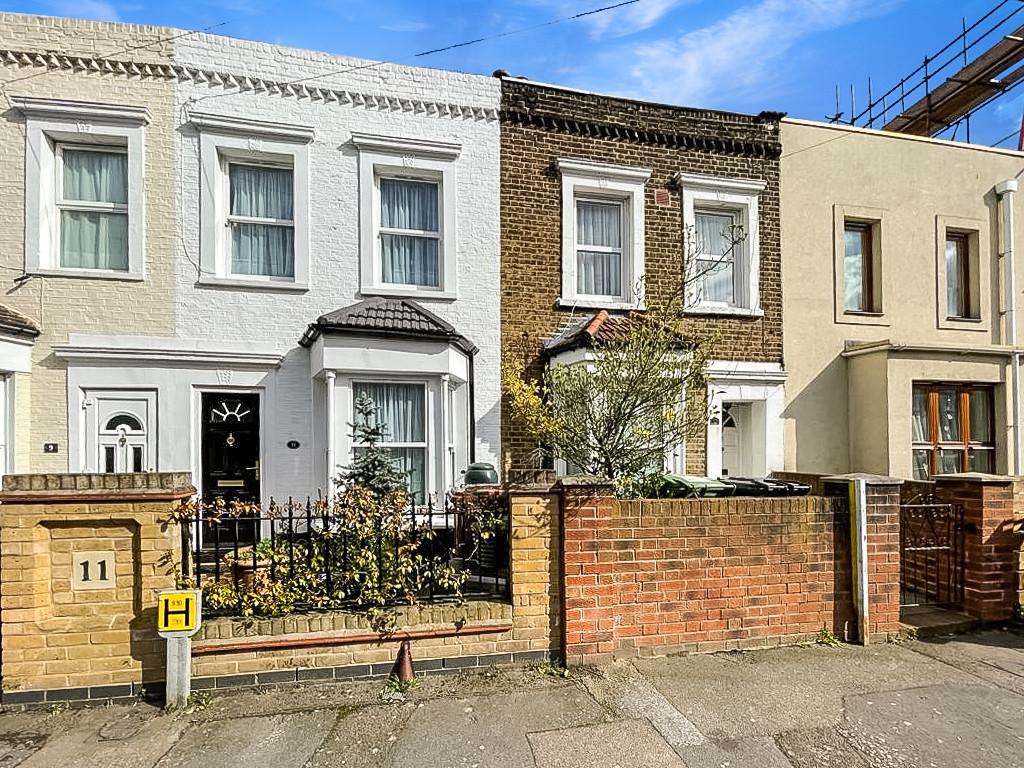 Scrooby Street, Catford, SE64JB 3 bed terraced house - £1,500 pcm (£346 pw)