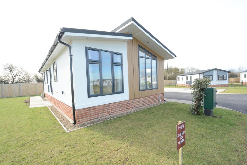 St. George Close, Gateforth Park, Selby 2 bed detached bungalow