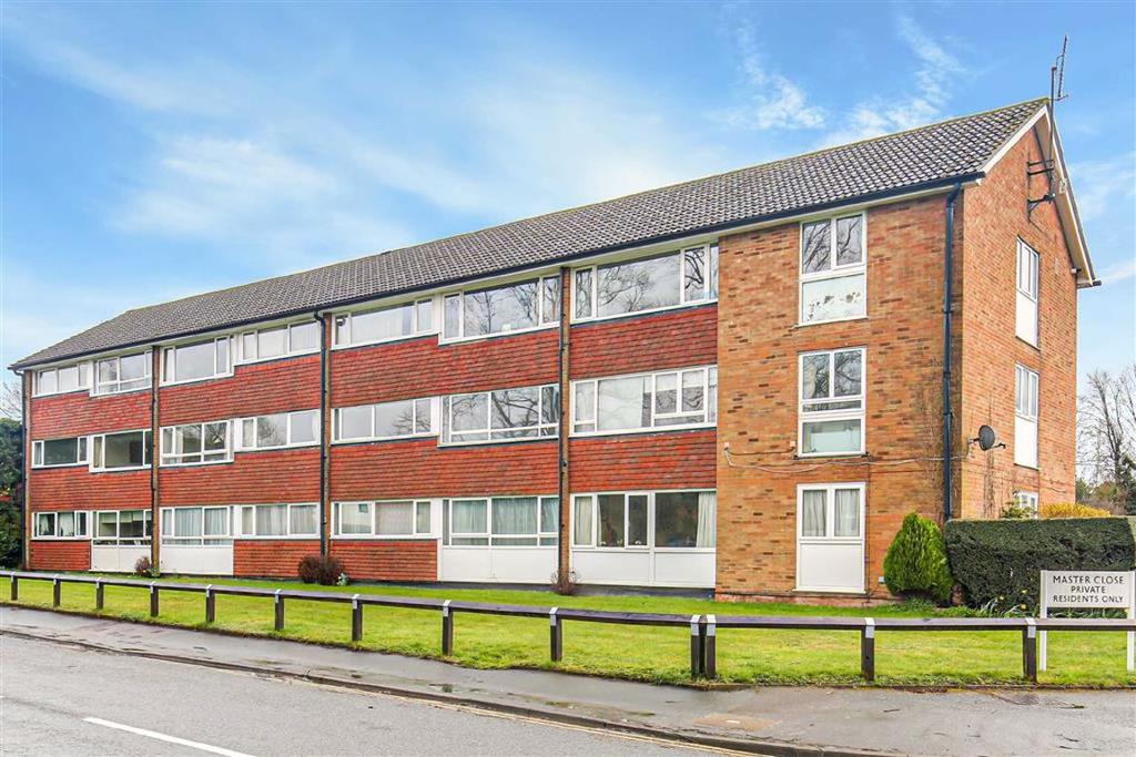 Master Close, Oxted, Surrey 2 bed flat - £325,000