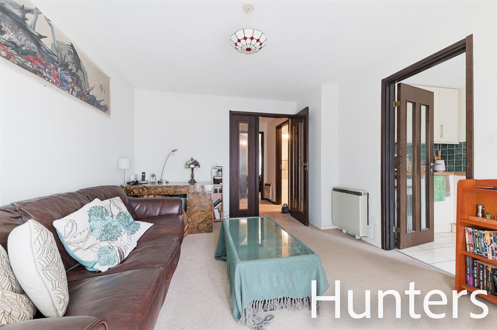 Braybourne Drive, Isleworth, TW7 1 bed ground floor flat - £275,000