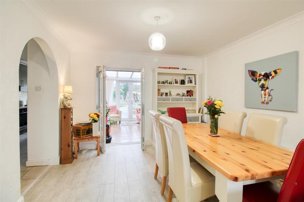 Nelson Road, Lexden, Colchester, CO3 4 bed semi-detached house - £375,000