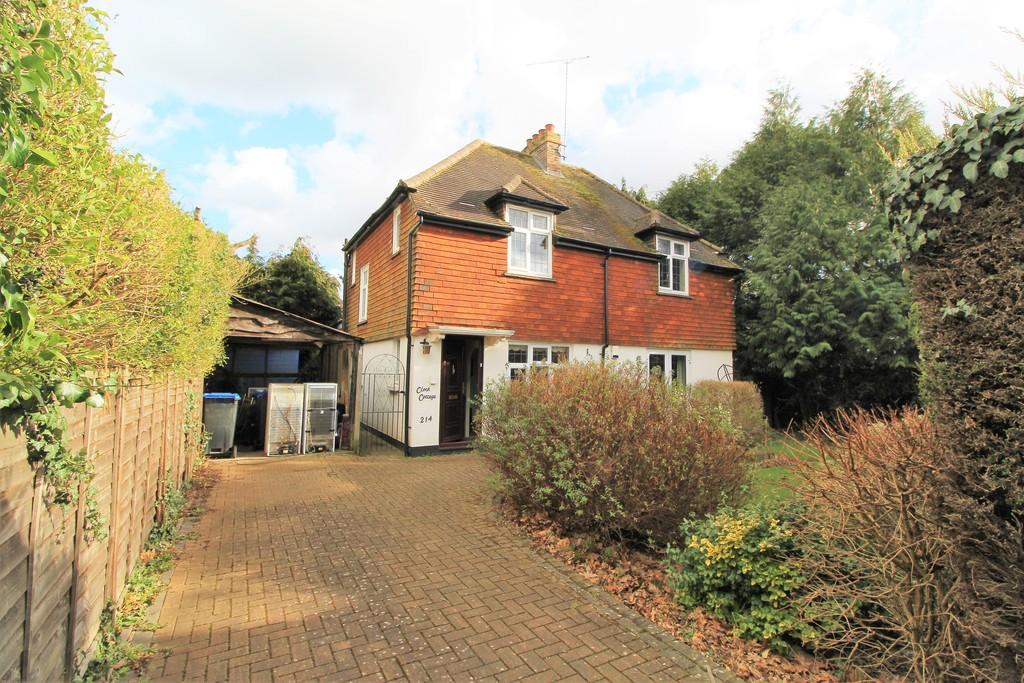 High Road, Byfleet 3 bed detached house - £600,000