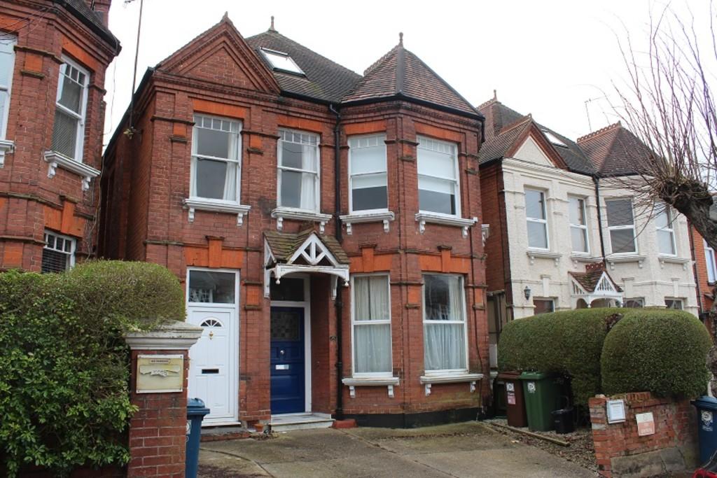 Butler Avenue, Harrow 3 bed flat - £2,000 pcm (£462 pw)
