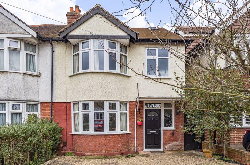 Lynwood Drive Worcester Park 4 Bed Semi Detached House £675 000
