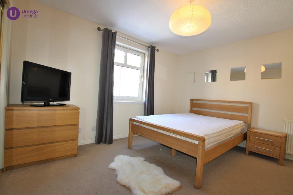 Sinclair Place, Edinburgh, EH11 2 bed flat - £995 pcm (£230 pw)