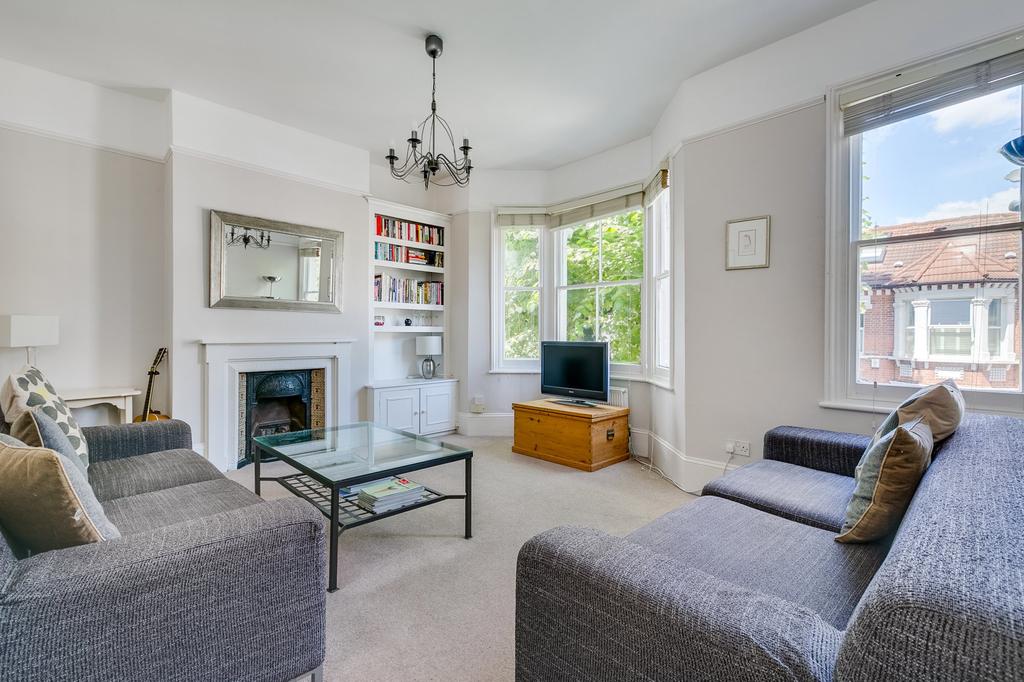 Bennerley Road, SW11 3 bed apartment - £750,000