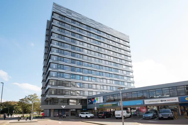 The View, Sunbury On Thames, TW16 1 bed apartment - £1,300 pcm (£300 pw)