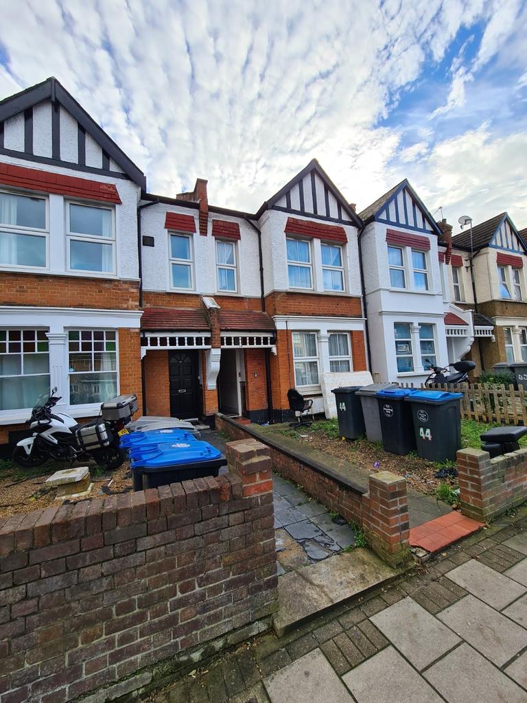 Church Road, LONDON, NW10 3 bed maisonette - £1,914 pcm (£442 pw)
